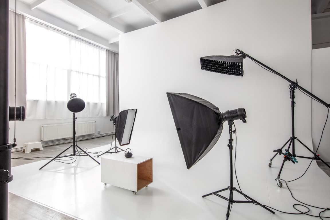 Best Strobe Lights for Product Photography - ShutterHow